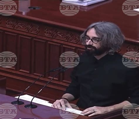 Според лидера на Левица връщането на предложението за референдум е печелене на време от страна