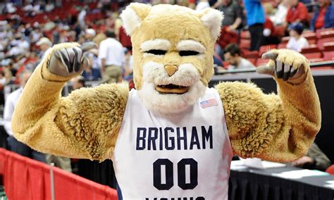 Byus Cosmo The Cougar Dunks From The 3 Point Line 2 8 2024 Sports