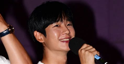 정해인 ♥정소민과 열애설도 났지만결혼 40대 때 당분간 못할 확률 有용타로