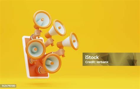 노란색 배경의 스마트 폰에서 메가폰을 들고있는 여러 손 휴대용 마이크에 대한 스톡 사진 및 기타 이미지 휴대용 마이크 일러스트레이션 공동체 Istock