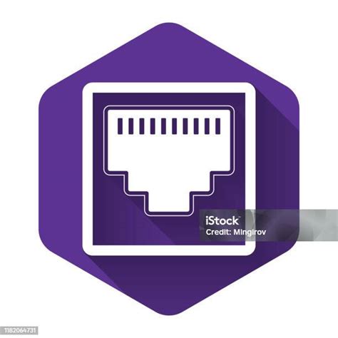 화이트 네트워크 포트 긴 그림자로 격리 된 케이블 소켓 아이콘 Lan 포트 아이콘입니다 이더넷 간단한 아이콘입니다 로컬 영역 커넥터 아이콘입니다 보라색 육각 버튼 벡터