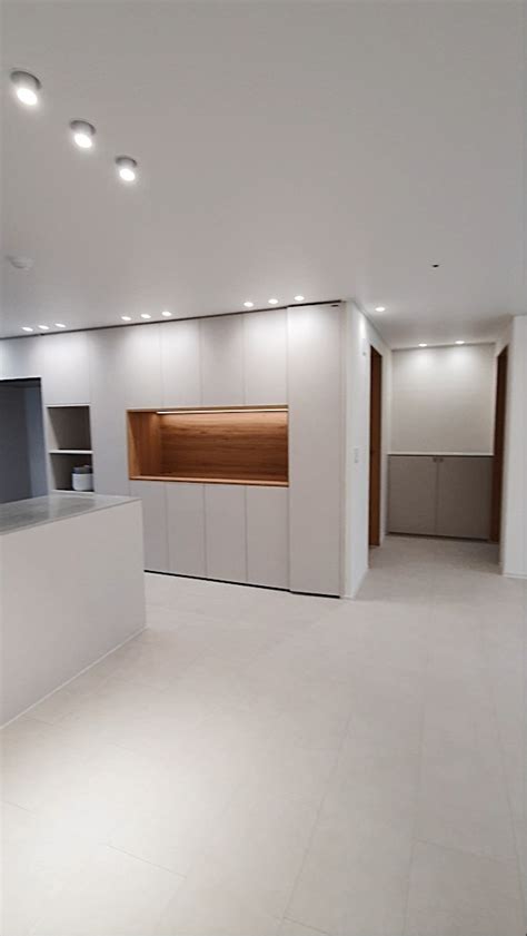 이레디자인건축 대구아파트인테리어 월드메르디앙 화이트and우드 리듬루바와 벽조명으로 리모델링👏👏👏 📌 화이트와 우드의 조화로 따뜻하면서도 모던한 분위기를 연출했습니다