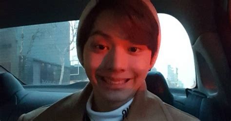 육성재 귀여운 표정으로 쉬는 날 친구들 만나러 가는 길 눈길