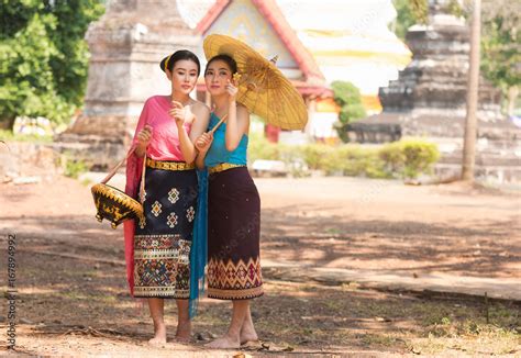Fotka „beautiful Laos Girls In Traditional Lao Traditional Dress Are