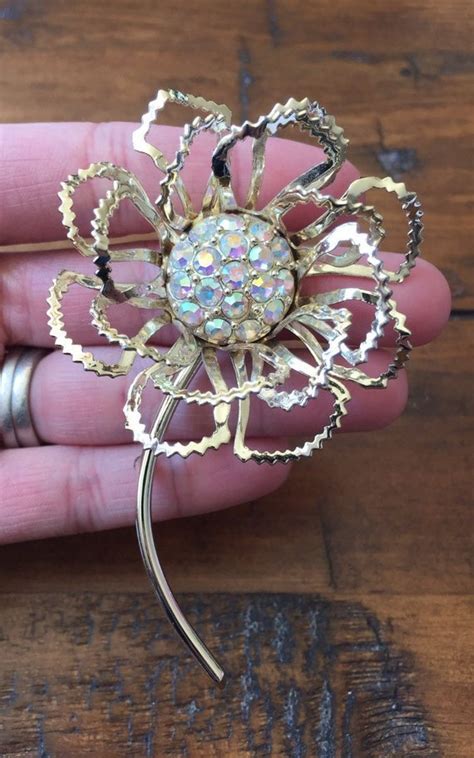 Sarah Coventry Pin Brooch Gem