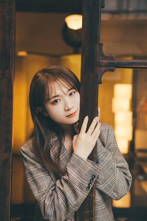 画像8 31 乃木坂46秋元真夏、美谷間のぞくランジェリー姿披露 卒業記念写真集発売前重版が決定＜振り返れば、乃木坂＞ モデルプレス