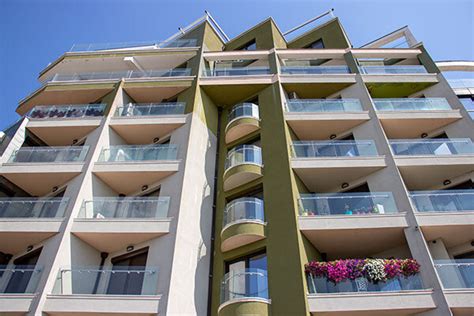 Как да проверим недвижим имот за тежести и възбрани