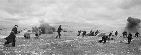 Бойцы 79 й стрелковой бригады атакуют противника под Севастополем — военное фото