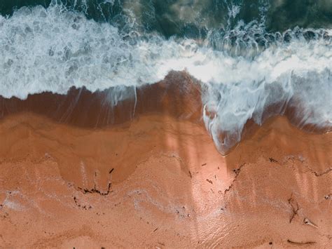 파란색과 흰색 하늘 아래 해변 · 무료 스톡 사진