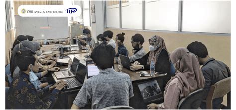 Memasuki Hari Pertama Clis Mahasiswa Melakukan Praktik Presentasi