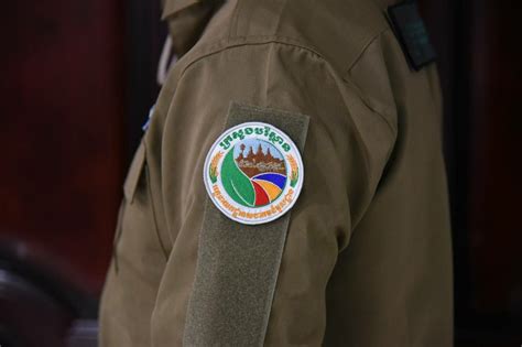 ក្រសួងបរិស្ថាន និង ដៃគូធ្វើការផ្សព្វផ្សាយ និងដាក់ឱ្យប្រើប្រាស់នូវឯកសណ្ឋានសហគមន៍មូលដ្ឋាន