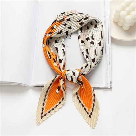 2022 여름 Crinkle 스퀘어 실크 스카프 여성용 Foulard Satin Hijab 헤드 랩 Neckerchief 여성 헤어 밴드 Fashion Bandana 여성용