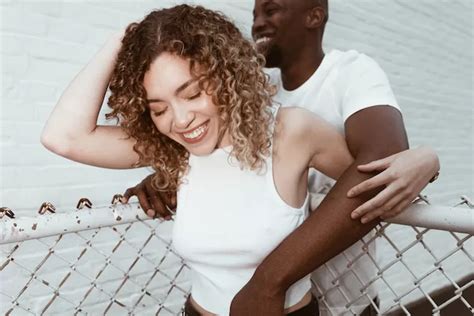 Mitos Atau Fakta Berikut 5 Alasan Cewek Cantik Lebih Pilih Cowok Jelek