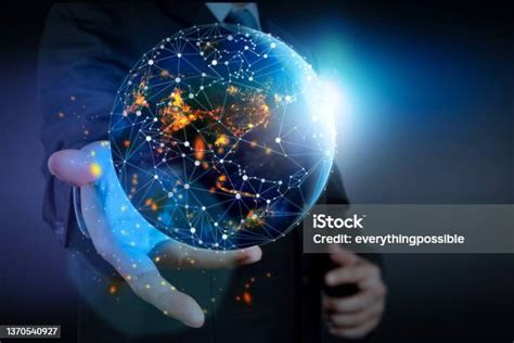 인터넷 및 전 세계 통신 기술 금융을 위해 지구 와 블록체인 및 Iot를 연결하는 글로벌 세계 통신 네트워크를 보유하고 있습니다이 이미지의 요소는 Nasa가 제공했습니다