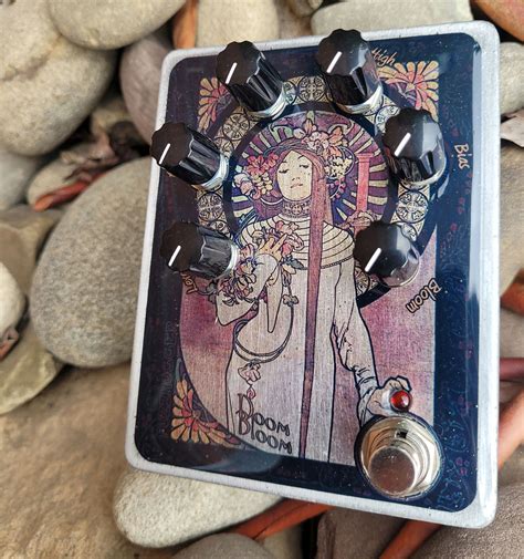 Fuzzhugger Doom Bloom Fuzz Graphic Deluxe Finish Fuzzhugger Effects