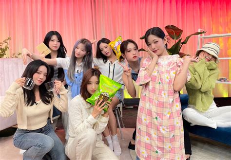 💌fromis9 인터넷 친구들이랑 함께 즐거운 추억을 남겼던 아홉 번의 여름밤 💘 다음 주에는 가을밤으로 만나요 🍂