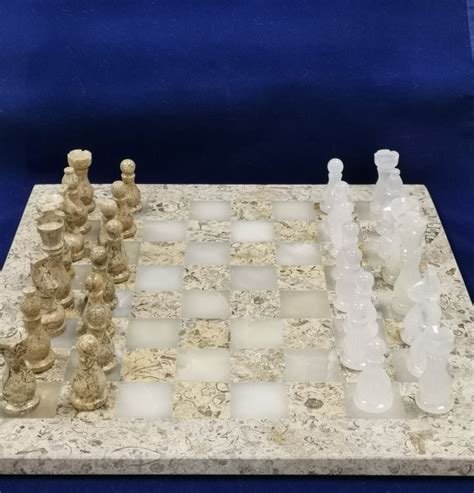 Шах от мраморен оникс и фосили Онлайн магазин за бижута