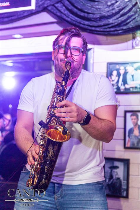 Live Тук не просто слушаме музика ние я преживяваме на живо 🎶 Ела в Live Club Canto и