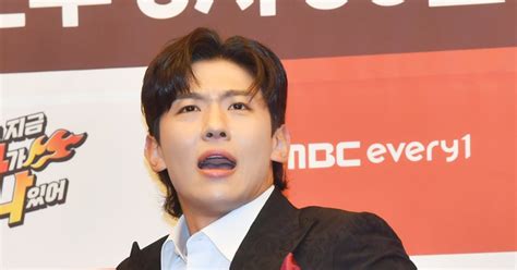 덱스 분위기 살린 ‘화free 포즈 [포토엔hd]