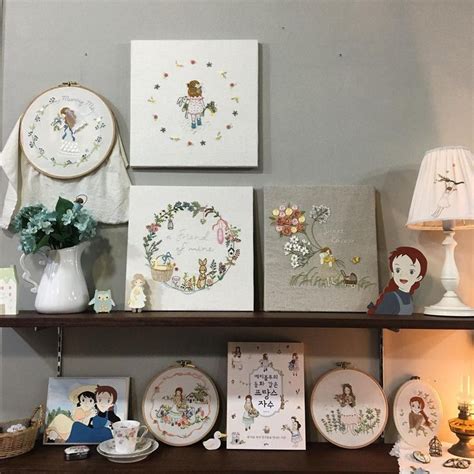 케이블루의 동화같은 프랑스자수에 수록된 작품을 한곳에 모아보았다 이거 모으다 다른곳은 또 폭탄 지금까지 퇴근도 안하고 이른다 이제 낼 정리하자 나 꼭 바쁠때