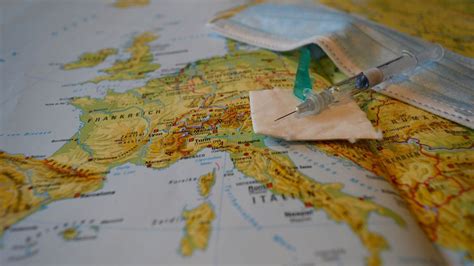 ЕС извади шест страни от списъка си на безопасни за пътуване държави във връзка с коронавируса