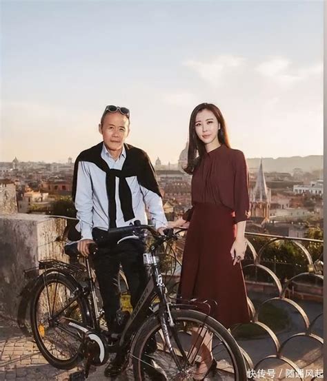 田朴珺背14万爱马仕国外高调现身，穿修身吊带裙尽显贵妇范 360娱乐，你开心就好