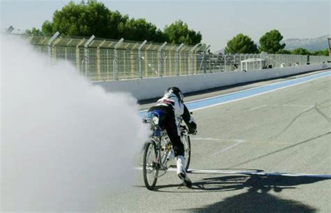 시속 333km 슈퍼카 보다 빠른 자전거 한국일보