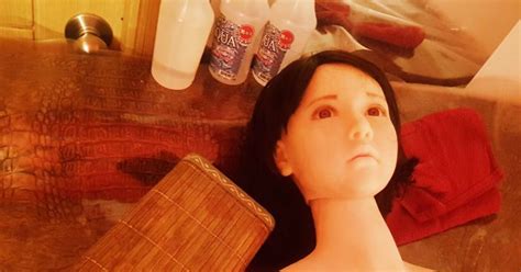 몸통·하체만 있는 반신형 리얼돌 수입 허용 전신형은 보류