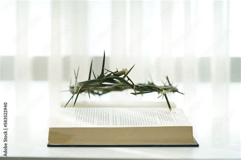 Foto De 부활절 십자가 가시면류관 기독교이미지 부활절이미지 사순절이미지 십자가사진 십자가이미 성금요일 십자가바탕화면 고난주간 Do Stock