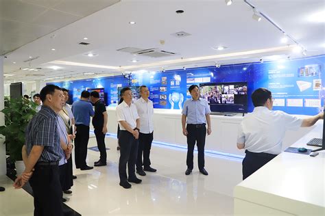 南京市人大常委会副主任胡万进带队参观考察云创大数据 云创大数据