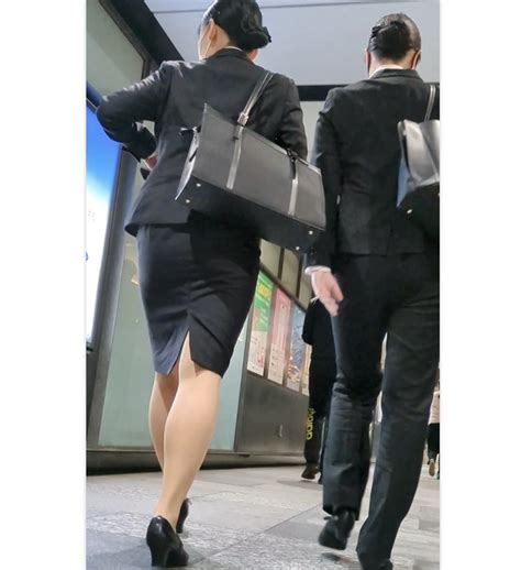 【324】目が離せないタイトスカートとパンツスーツolの2人組！ 前編