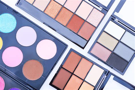 흰색 배경에 격리 된 파란색 아이 섀도우팔레트 광고 혜성 배너 텍스트에 대 한 장소 갈색에 대한 스톡 사진 및 기타 이미지 갈색 교육 그림자 Istock