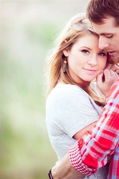 4 Arm Around You Super Cute Poses For Couple Photos📷🖼 To Show Your
