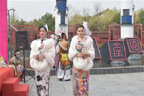 马家圣尹旭唐咏梅大山谷图库