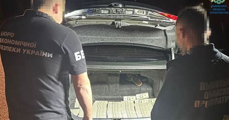 На Львівщині повідомили про підозру сімом продавцям підроблених доларів — Lviv Media