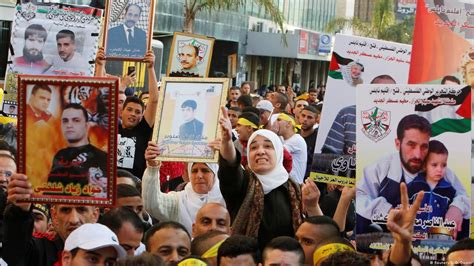 Palestinian Prisoners Launch Mass Hunger Strike Dw 04172017