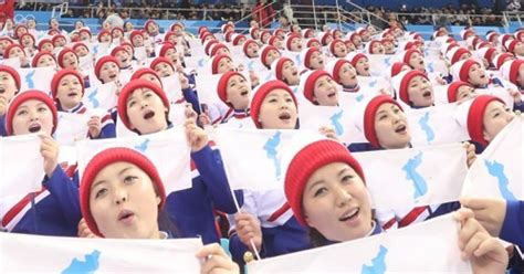 올림픽 북측응원단 남자 아이스하키 응원 시작