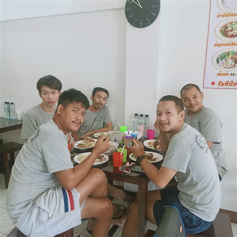 ข อ บ คุ ณ น้ อ ง ๆ ที่ แ ว ะ ม า น ะ เป๋อ ข้าวมันไก่ตอน