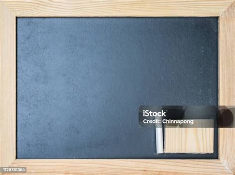 빛 소나무 나무 프레임 화이트에 블랙 빈 칠판 분필 발표를 추가 하기 위한 빈 Copyspace 0명에 대한 스톡 사진 및 기타 이미지 Istock