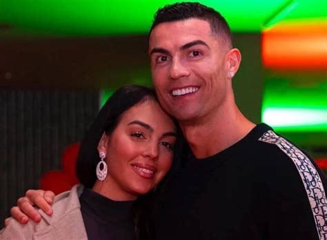 ببینید صدای پرقدرت کریستیانو رونالدو در خوانندگی پای میز شام مقابل