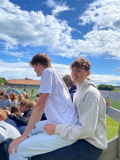 Pin By Cost On Enregistrements Rapides Cute Gay Couples Attractive