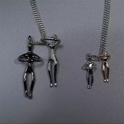 ჩახუტებული წყვილის ყელსაბამი Oki Ge