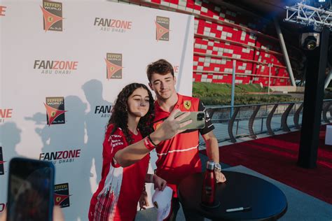 縱橫遊wwpkg [8天] [f1電影傳奇] 杜拜．阿布達比．grand Prix F1 一級方程式大獎賽 [ 總決賽觀覧席．2 Day Pass]．2大不一樣體驗 [1對1 法拉利gt 極