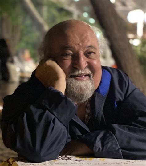 ایشان از همان مدرسه مهندسی گرونوبل در فرانسه که من هم دکترا گرفتم فارغ التحصیل شده بودند در انجا