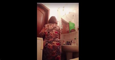 55yo Russian Grandmother Demonstrates All In Wc On Live