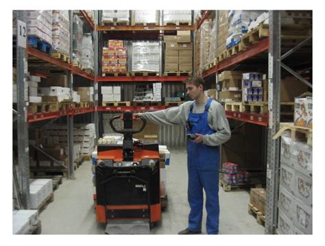 19 24 зл час Комплектовщик на продовольственном складе Пригород Варшавы Работа в Европе