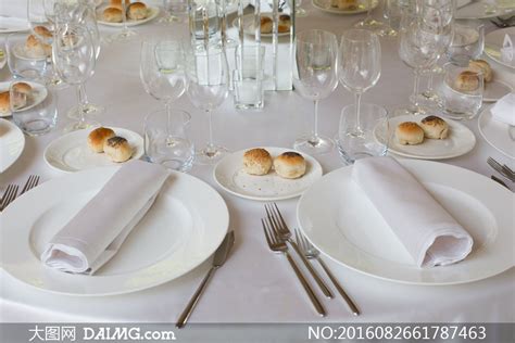 酒宴餐桌上的餐具摆设摄影高清图片 大图网图片素材