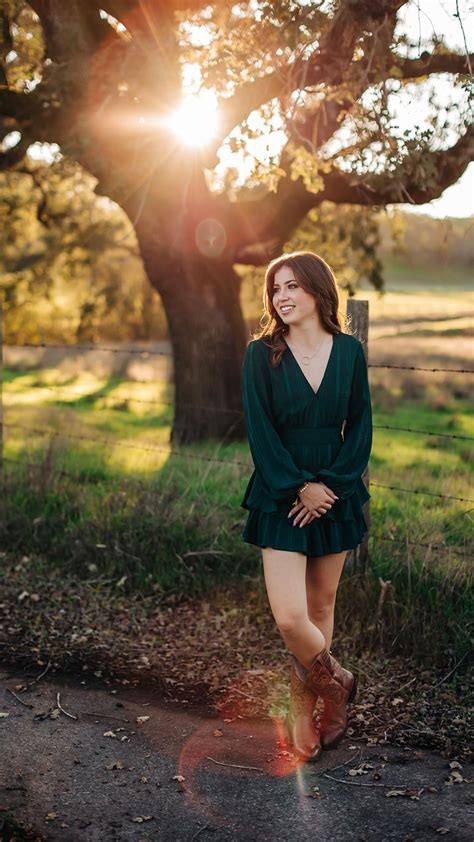 Country Senior Picture Ideas Field Photoshoot For Seniors Scout