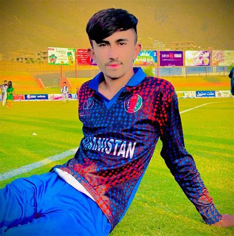 حمید حسن😍 💚💜 سنګه لوبغاړی وه د خپل وخت کمنټ کي ورته یو جمله والیکي😍