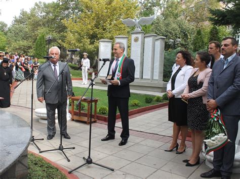 В Айтос откриха паметник на загиналите във войните